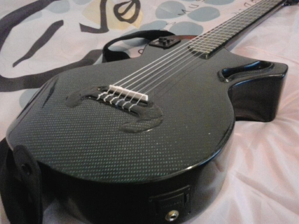 Guitarra Criolla de Carbono – Evon Instrumentos